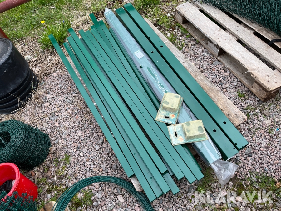 Staketstolpar grön & stag, Tidaholm, Klaravik auktioner