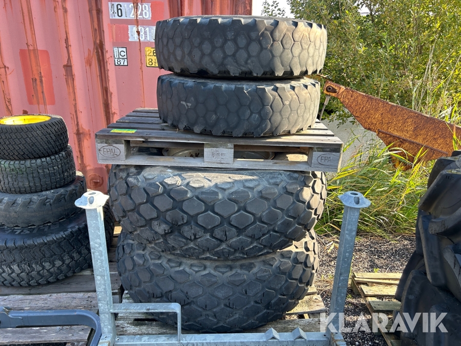 Entreprenaddäck på fälg , Kungälv, Klaravik auktioner