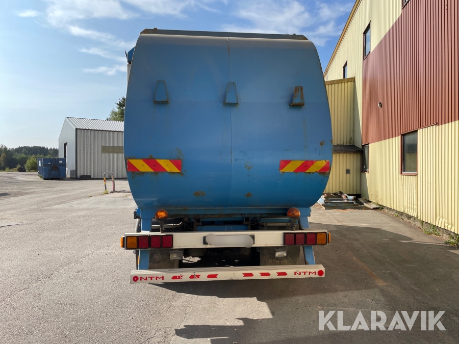 Kärlbil Scania 94D 220 sidolastande