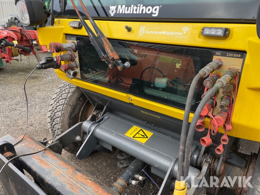 Redskapsbärare Multihog MH90 med plog, sop & spridare