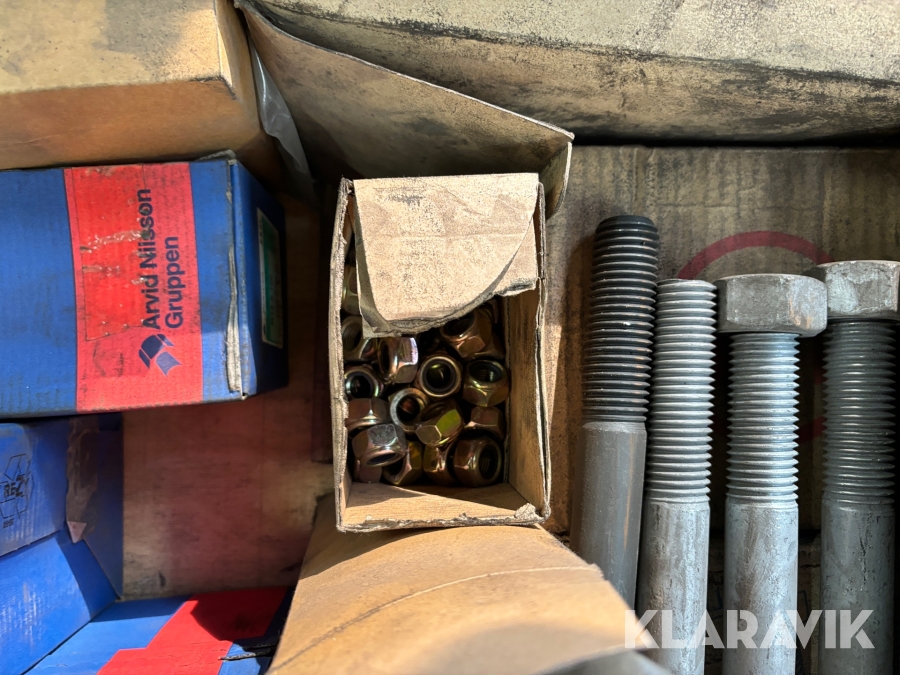 Pall med blandad bult och mutter, Göteborg, Klaravik auktion