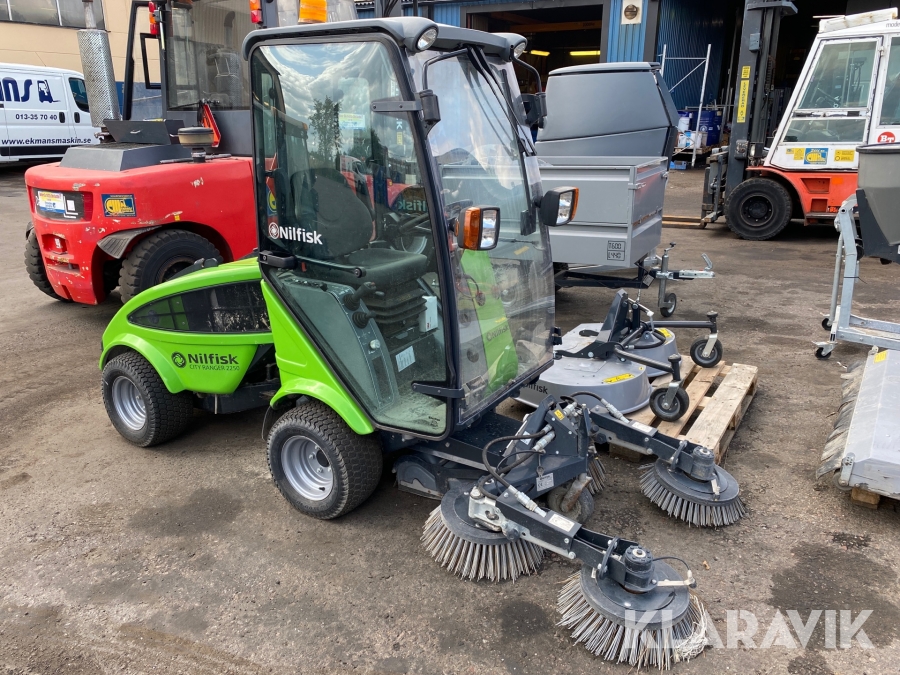Redskapsbärare med mycket tillbehör Nilfisk City Ranger 2250