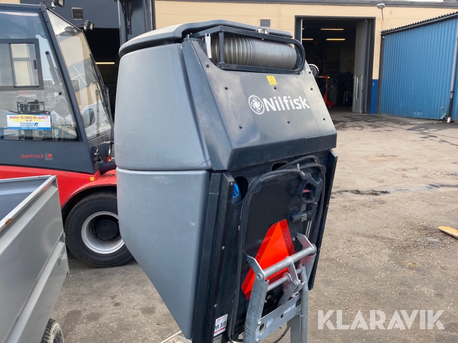 Redskapsbärare med mycket tillbehör Nilfisk City Ranger 2250