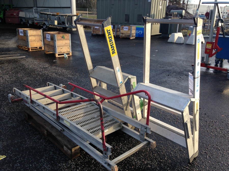 2 ST SÄKERHETSBOCK, TRAPPHUSSTEGE