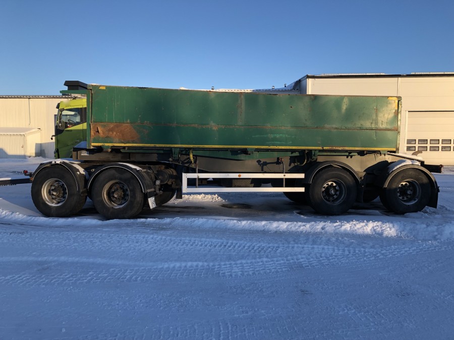 Lastbilssläp med dragstång