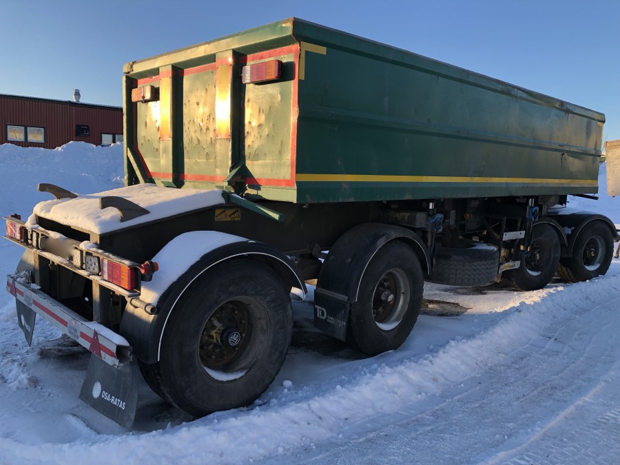 Lastbilssläp med dragstång