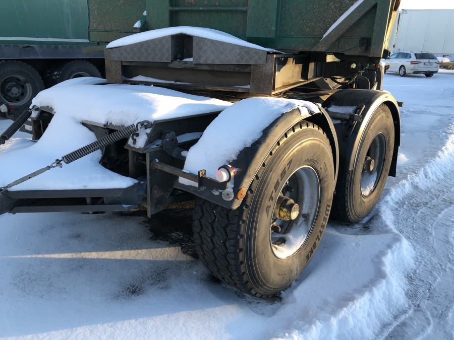 Lastbilssläp med dragstång