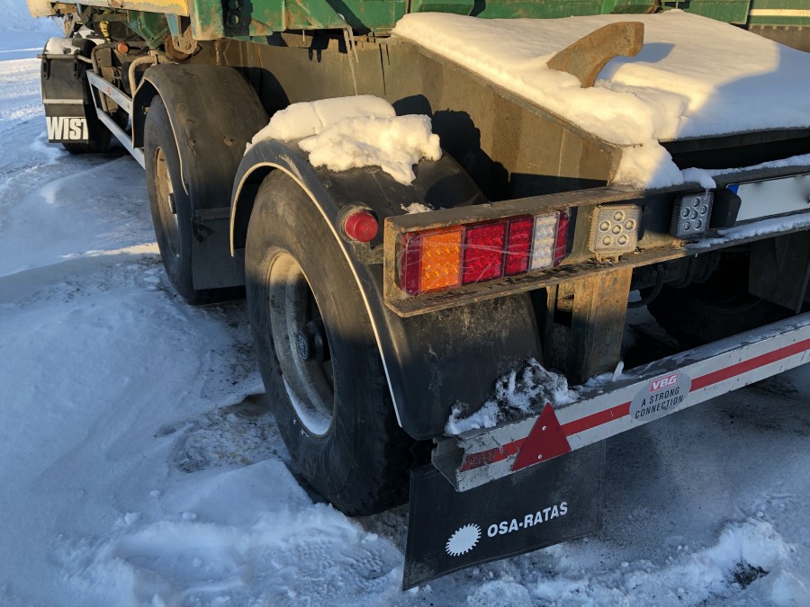 Lastbilssläp med dragstång