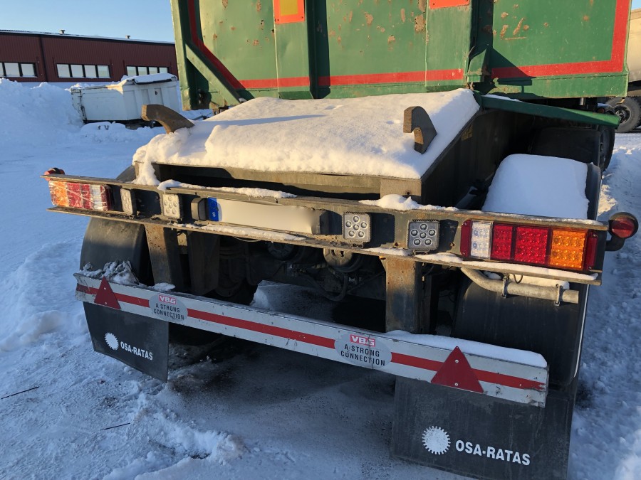 Lastbilssläp med dragstång