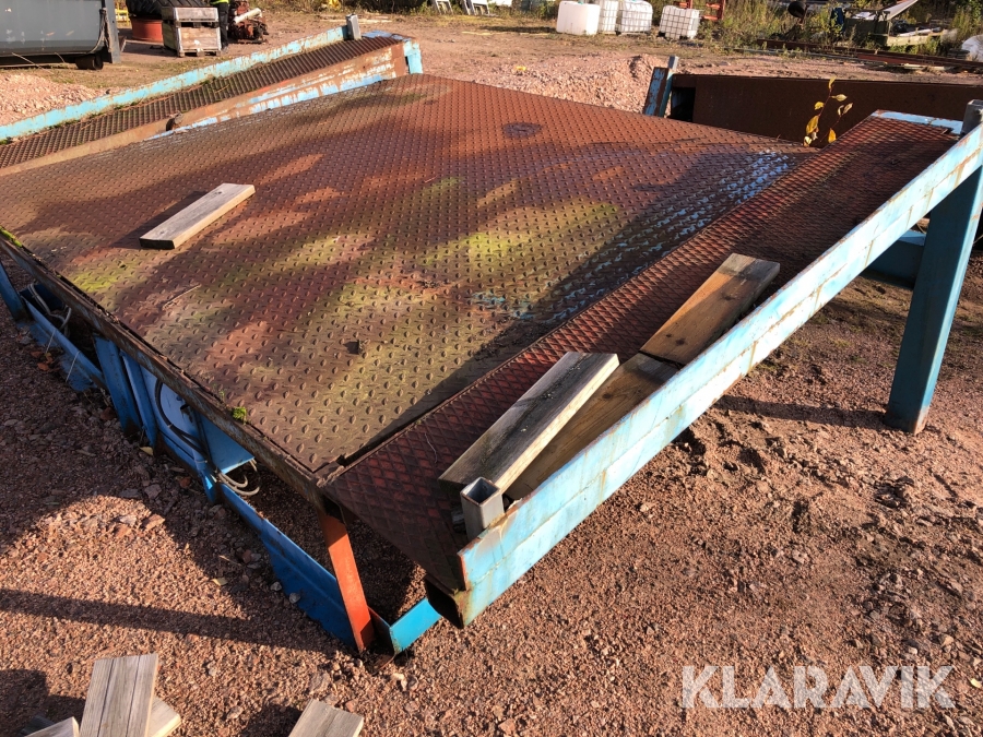 Klaravik Auktioner | Hydrauliska lastbryggor Trepel AG