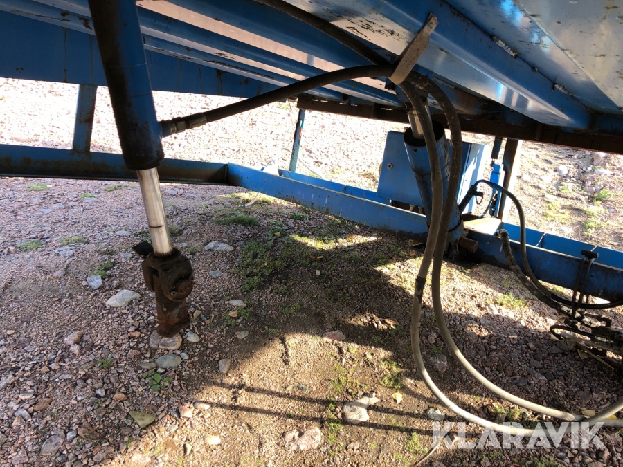 Klaravik Auktioner | Hydrauliska lastbryggor Trepel AG