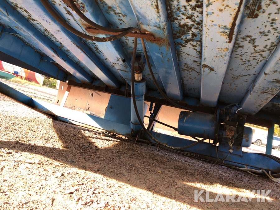 Klaravik Auktioner | Hydrauliska lastbryggor Trepel AG