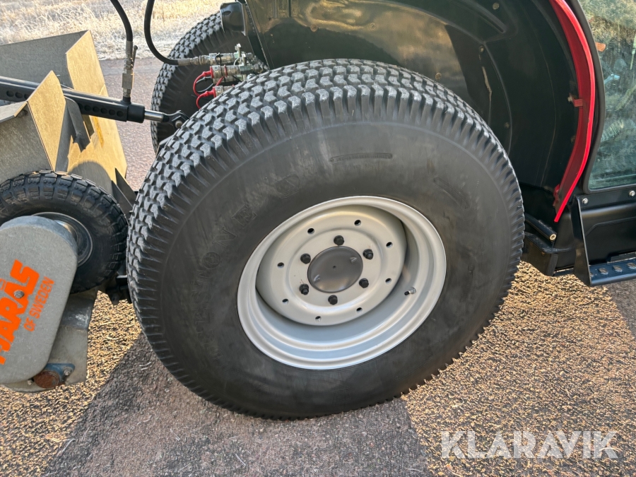 Traktor Massey Ferguson 1747, Vimmerby, Klaravik auktioner