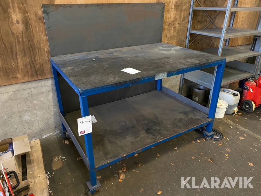 Klaravik Auktioner | Arbetsbord