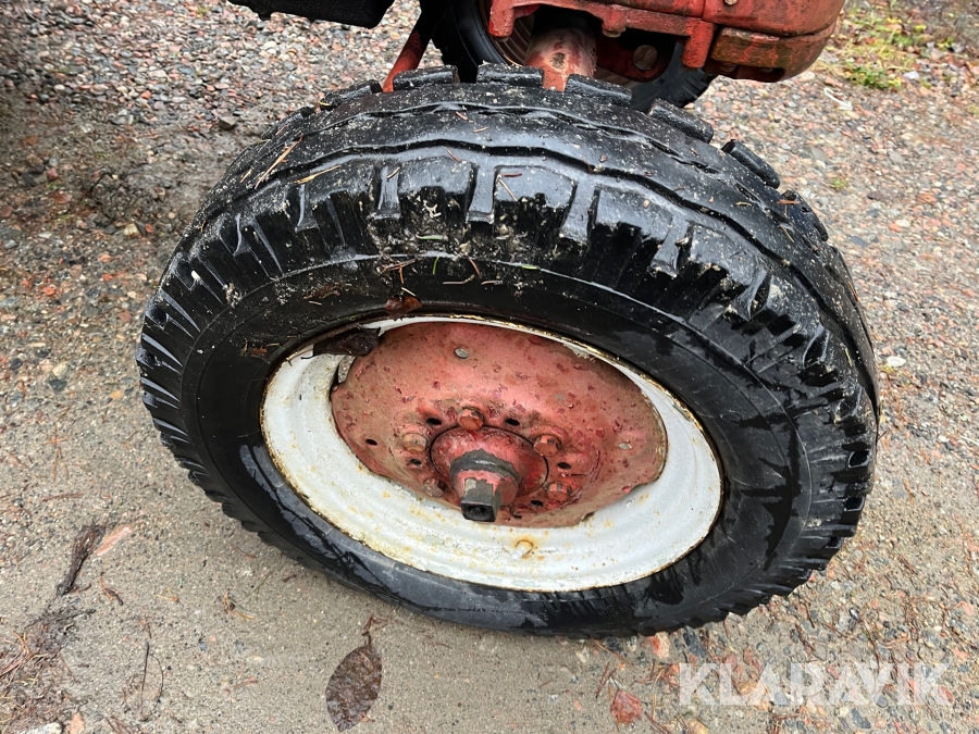 Traktor Volvo BM Buster 320, Lilla Edet, Klaravik auktioner
