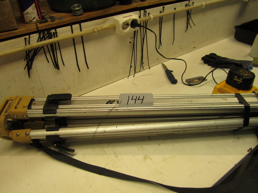 Klaravik Auktioner | Planstativ TOPCON TP-110