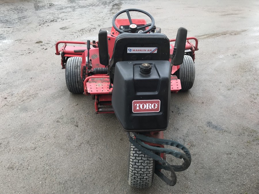 Klaravik Auktioner | Cylinderklippare/Åkgräsklippare Toro Reelmaster 216