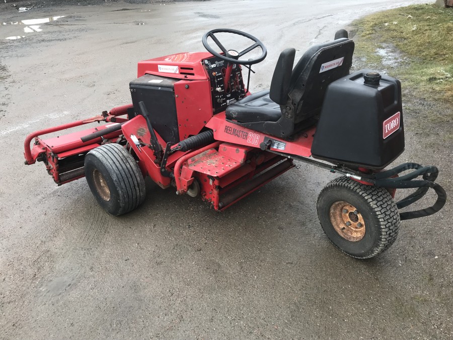 Klaravik Auktioner | Cylinderklippare/Åkgräsklippare Toro Reelmaster 216