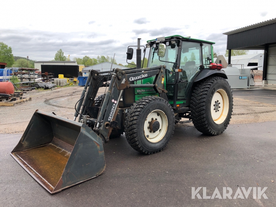 Traktor Valtra 700 med lastare
