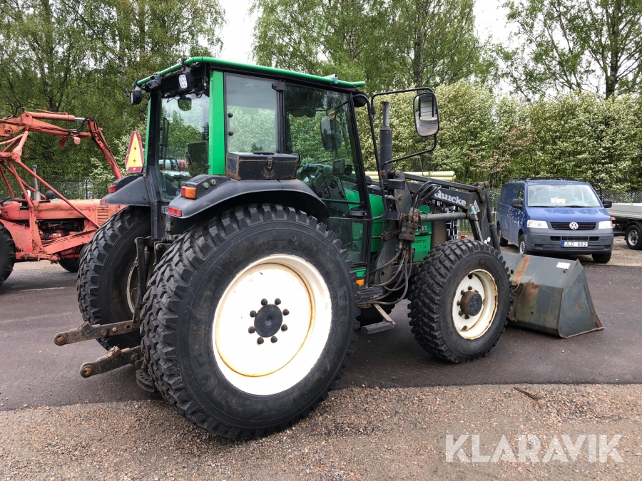 Traktor Valtra 700 med lastare
