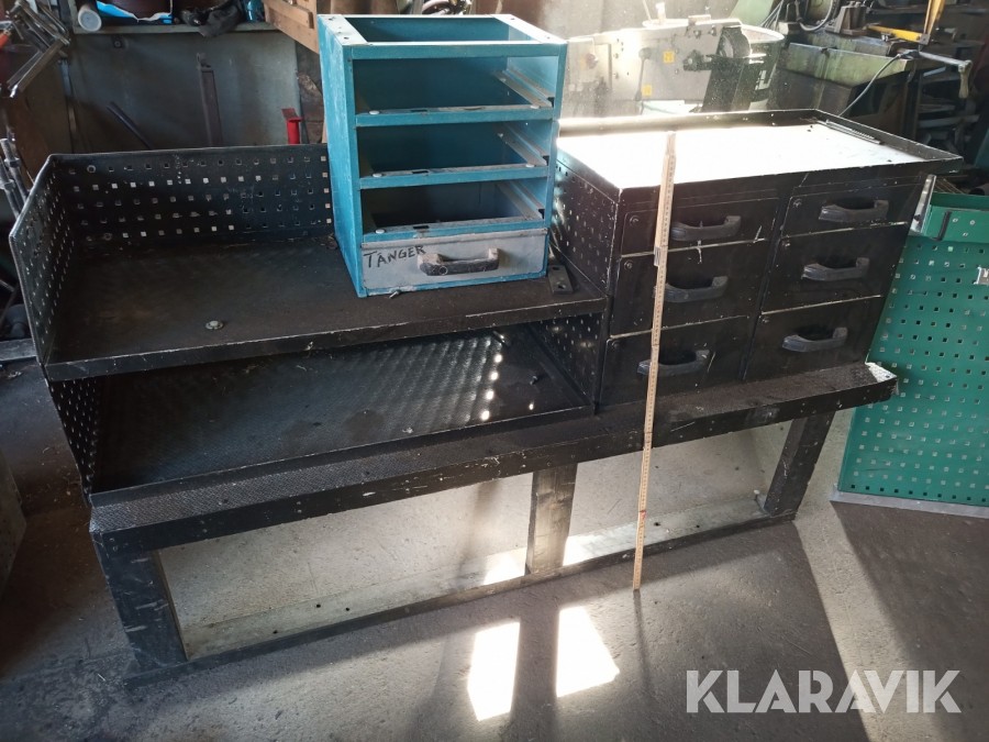 Klaravik Auktioner | Diverse bilinredning