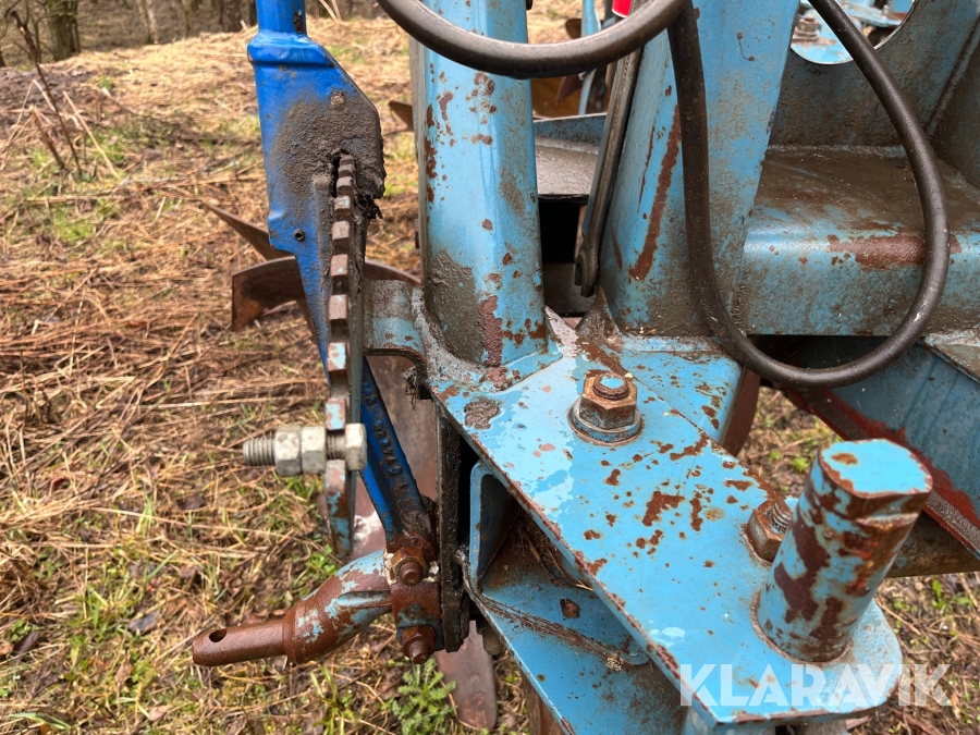 Plog Överum C487 H, Norrtälje, Klaravik auktioner