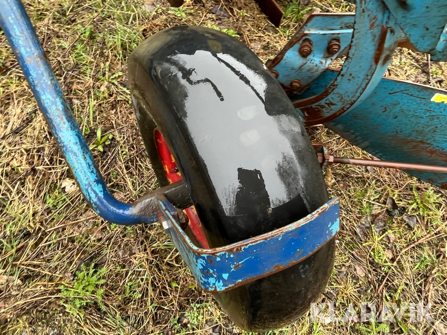 Plog Överum C487 H, Norrtälje, Klaravik auktioner