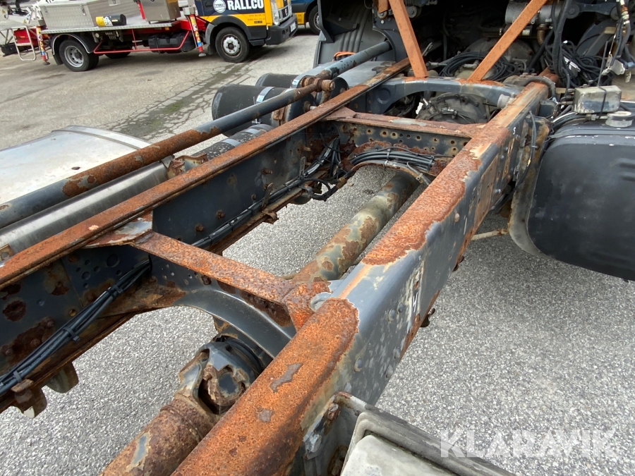 Lastbil chassi Scania P114GB6X2NZ380, Malmö, Klaravik auktio