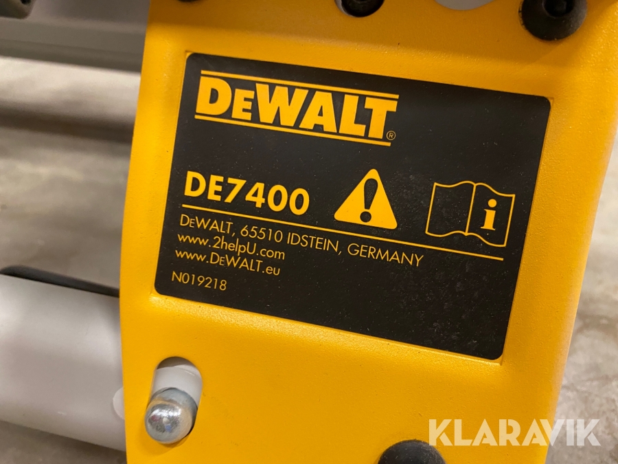 Klaravik Auktioner | Ställning till kap & gersåg Dewalt DE7400