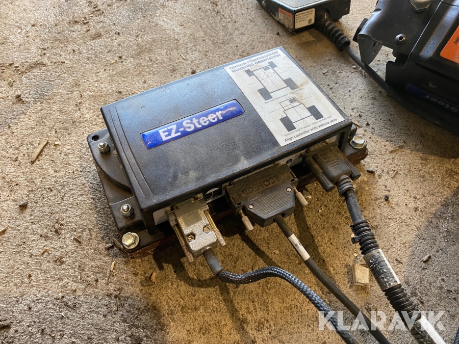 Klaravik Auktioner | GPS Trimble Cfx-750 med ez-steer