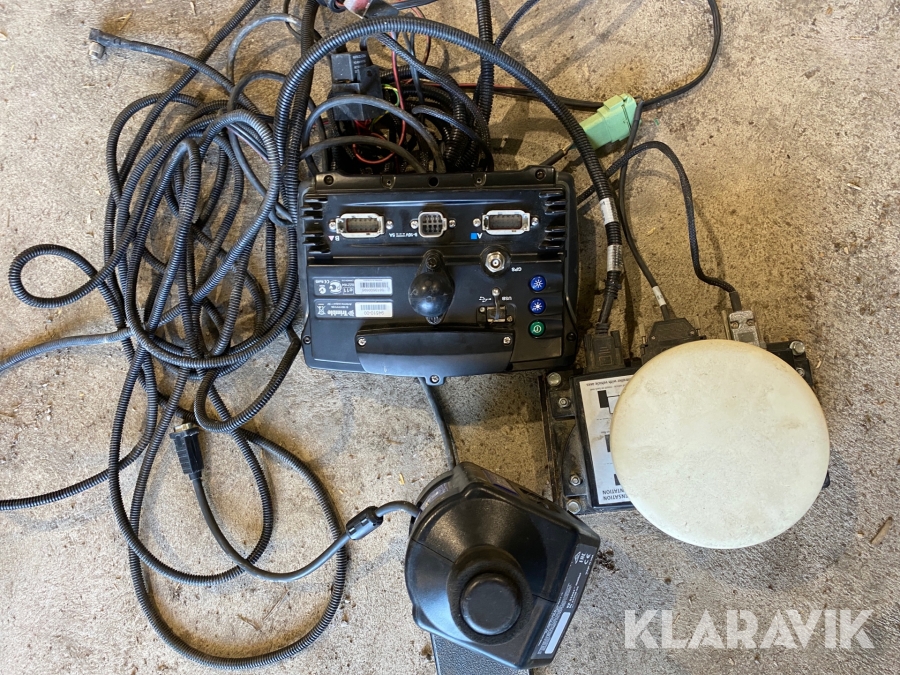 Klaravik Auktioner | GPS Trimble Cfx-750 med ez-steer
