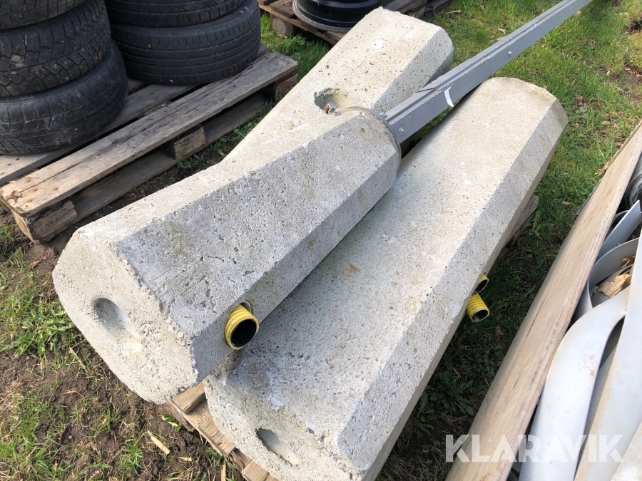 Klaravik Auktioner | Betongplint till gatlampor