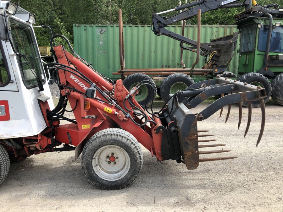 Klaravik Auktioner | Redskapsbärare Weidemann 1504 med redskap