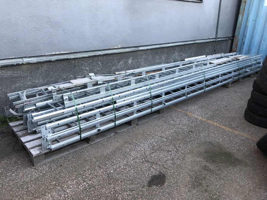 Klaravik Auktioner | Diverse elstegar