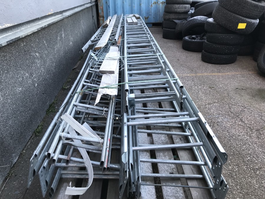 Klaravik Auktioner | Diverse elstegar