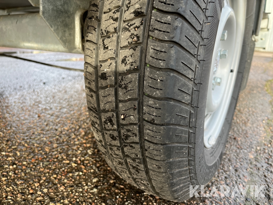 Personbilssläp Tiki Cp430-rb/snow, Köping, Klaravik auktione