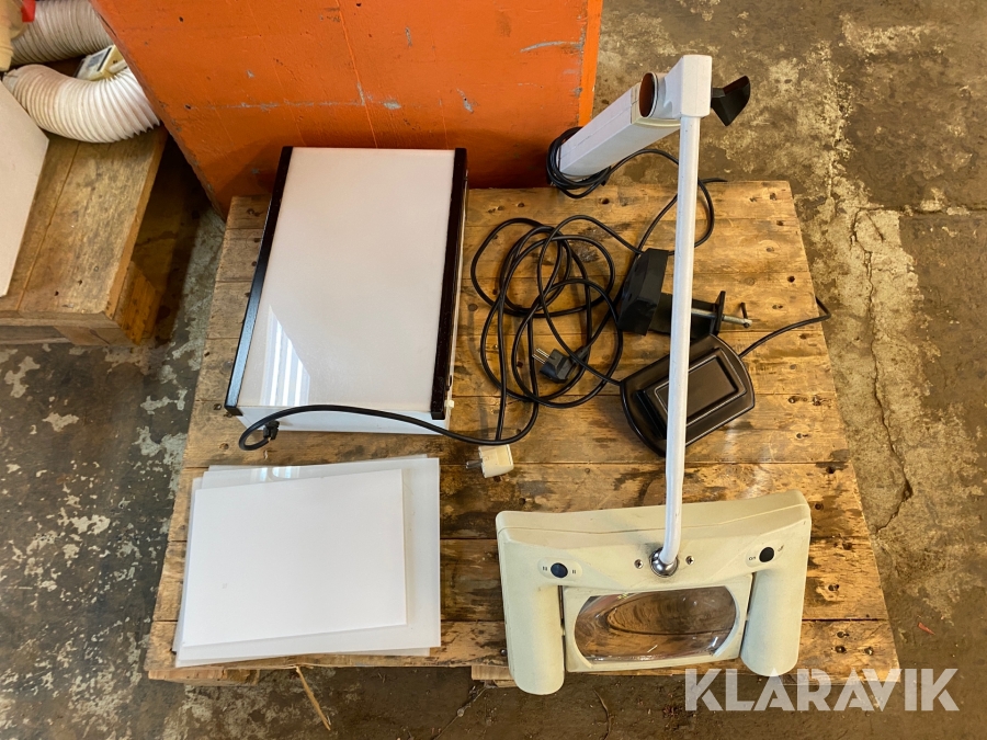 Klaravik Auktioner | Förstoringsglas med lampa DW Viewbox