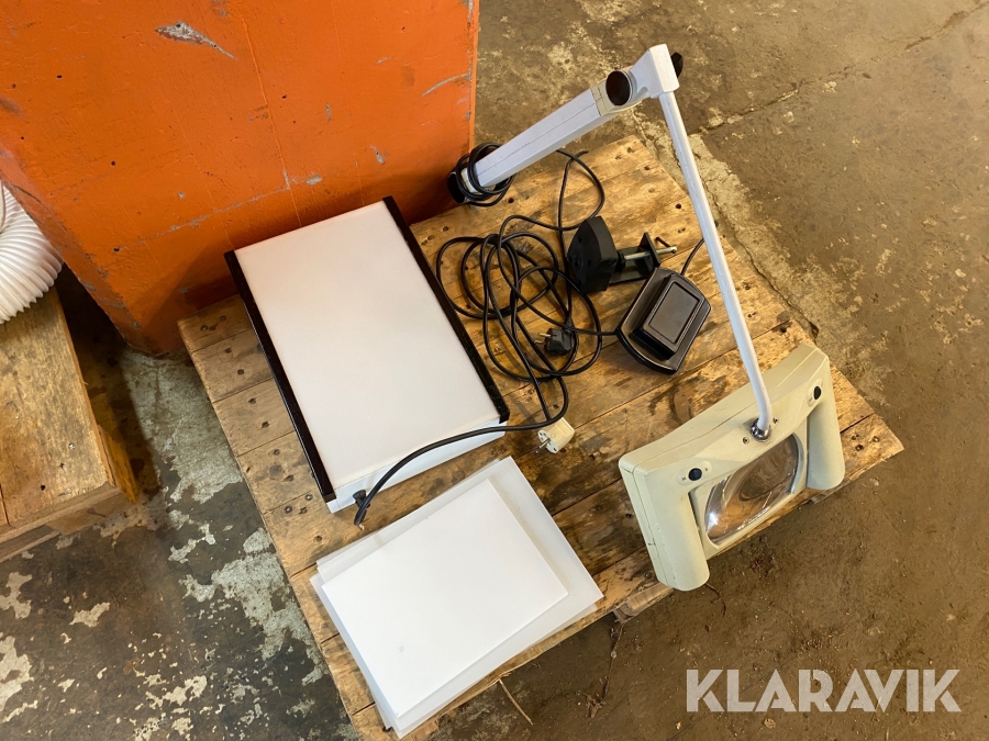 Klaravik Auktioner | Förstoringsglas med lampa DW Viewbox