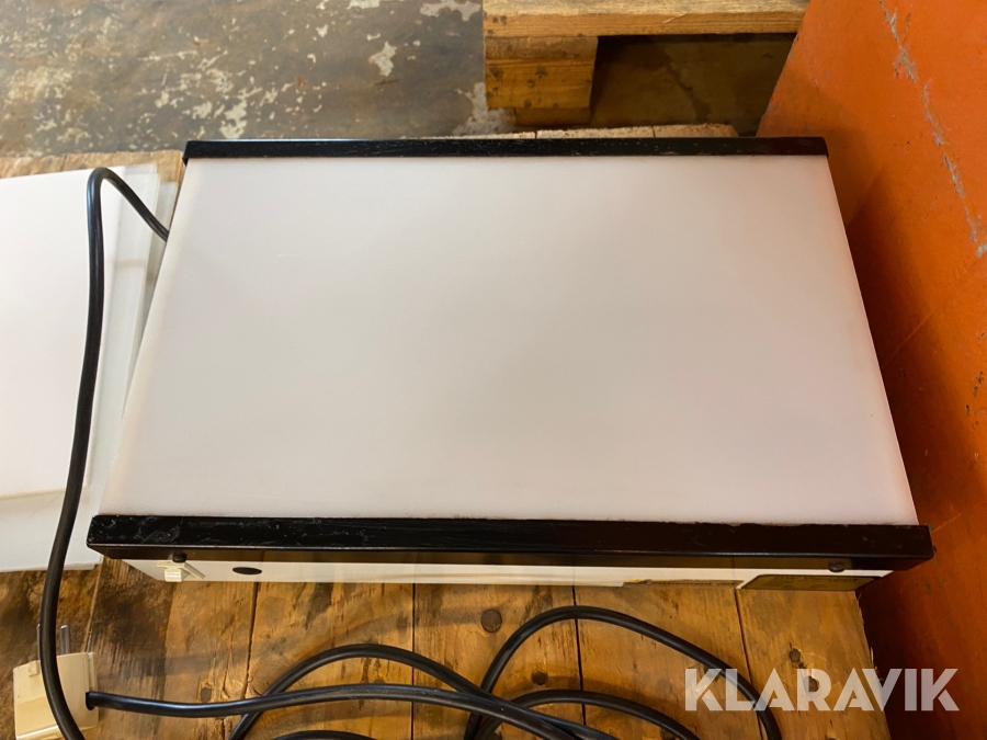 Klaravik Auktioner | Förstoringsglas med lampa DW Viewbox