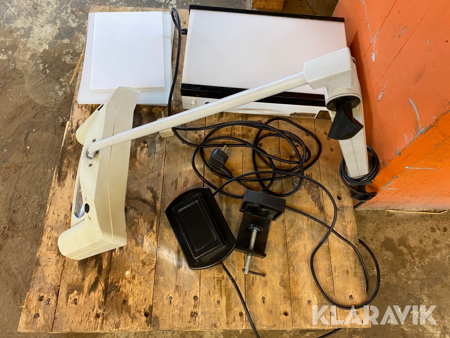 Klaravik Auktioner | Förstoringsglas med lampa DW Viewbox