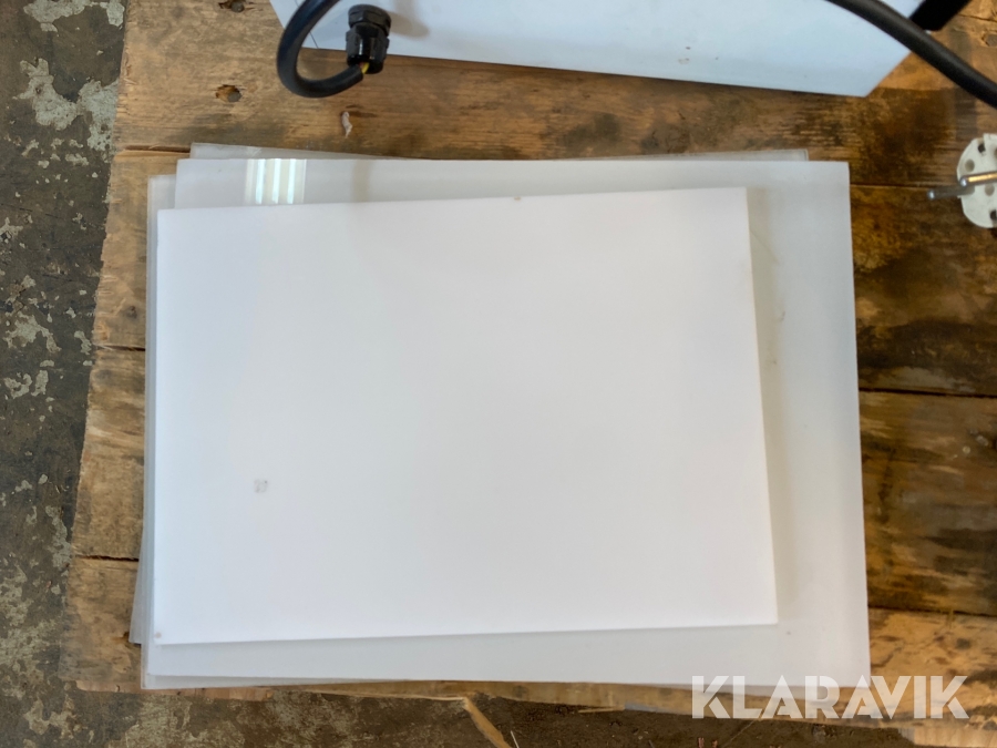 Klaravik Auktioner | Förstoringsglas med lampa DW Viewbox