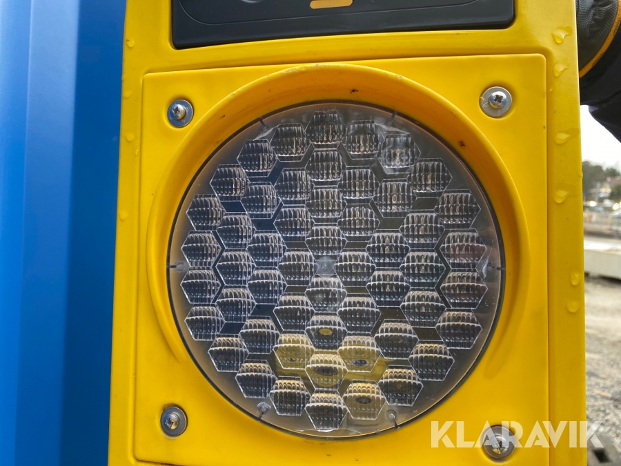 Klaravik Auktioner | Trafikljus 2 st Berlex R6