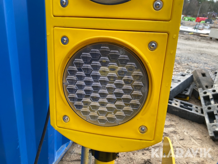 Klaravik Auktioner | Trafikljus 2 st Berlex R6