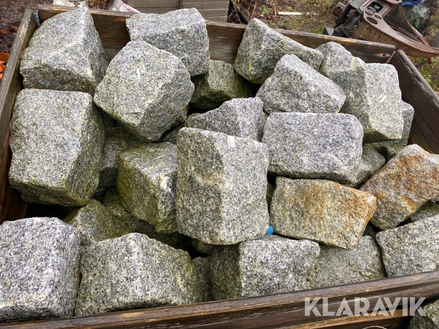 Klaravik Auktioner | Storgatsten 3 pallar Nya