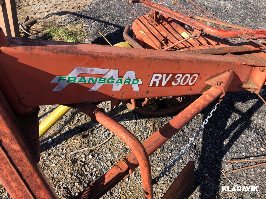 Klaravik Auktioner | Hövändare & strängläggare Fransgård RV300