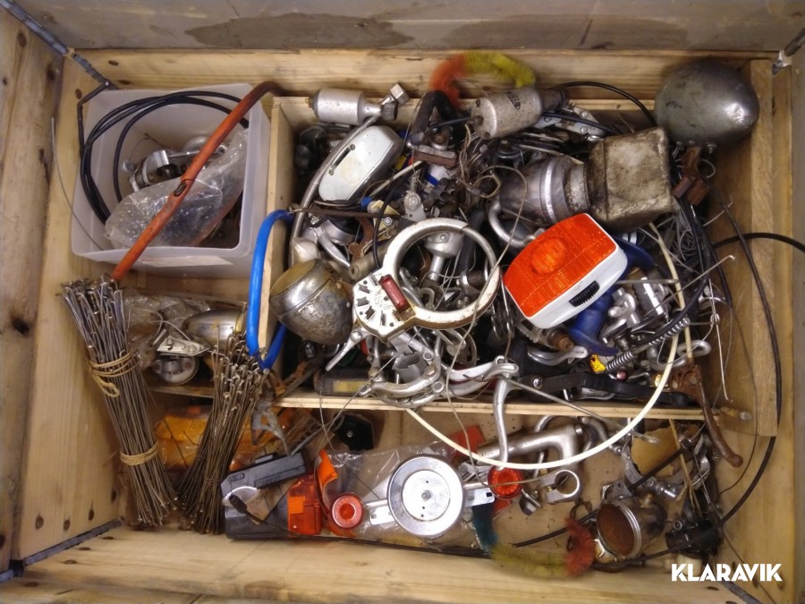 Klaravik Auktioner | Diverse Äldre Cykeldelar och 2st Cyklar