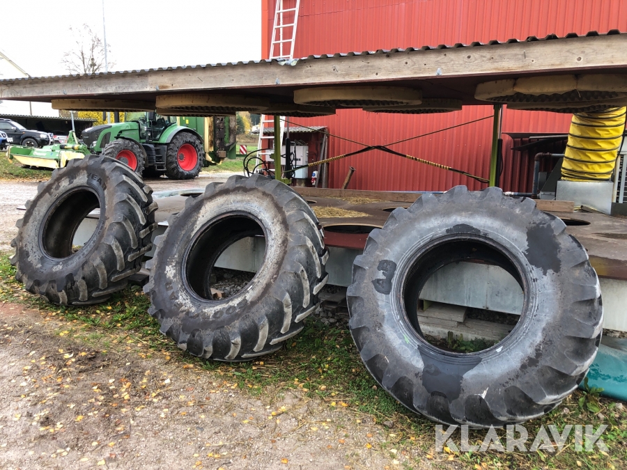 Klaravik Auktioner | Entreprenaddäck 3 stycken Good Year 480 /80 R26