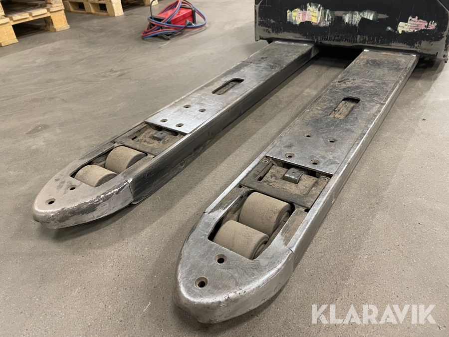 Låglyftande truck BT LPE250, Hultsfred, Klaravik auktioner