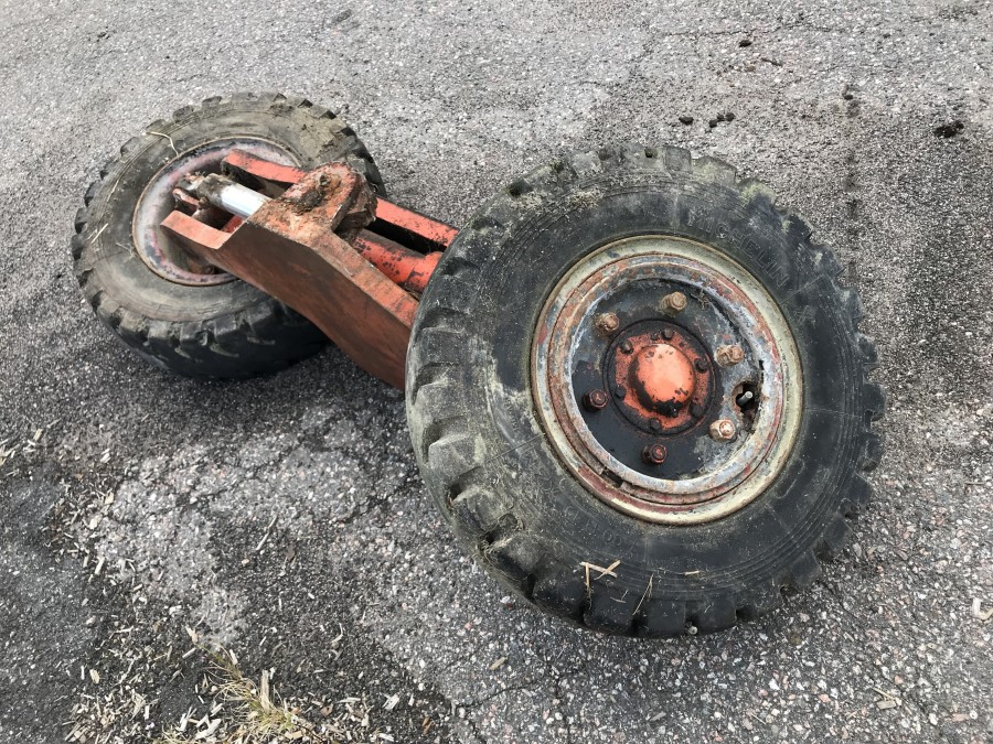 Klaravik Auktioner | Hjul och styraxel