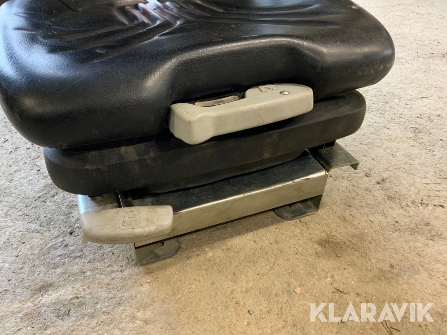 Klaravik Auktioner | Stol till gräsklippare Grammer Primo M